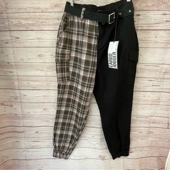 Almost Famous | Pants & Jumpsuits | Nwt Almost Famous Cargo Jogger ...